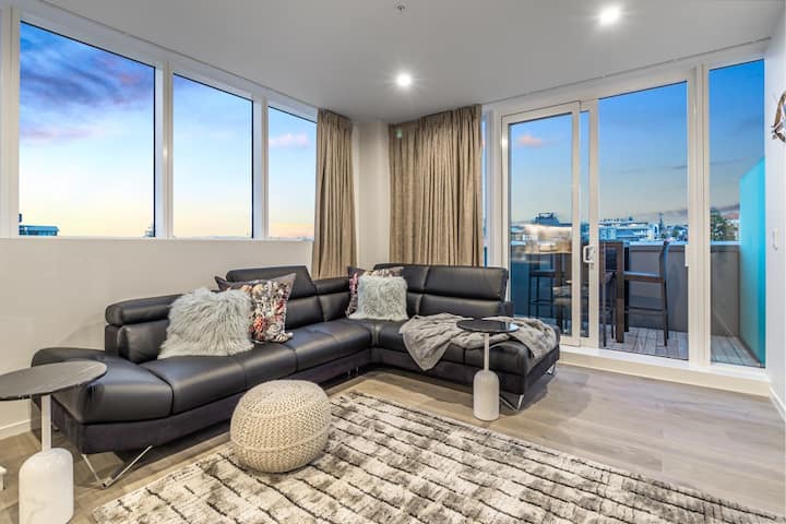 Modern 2br Penthouse With Balcony And Gym Access - Auckland