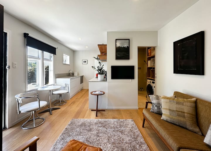 Stylish And Cosy House + Garden - Wellington