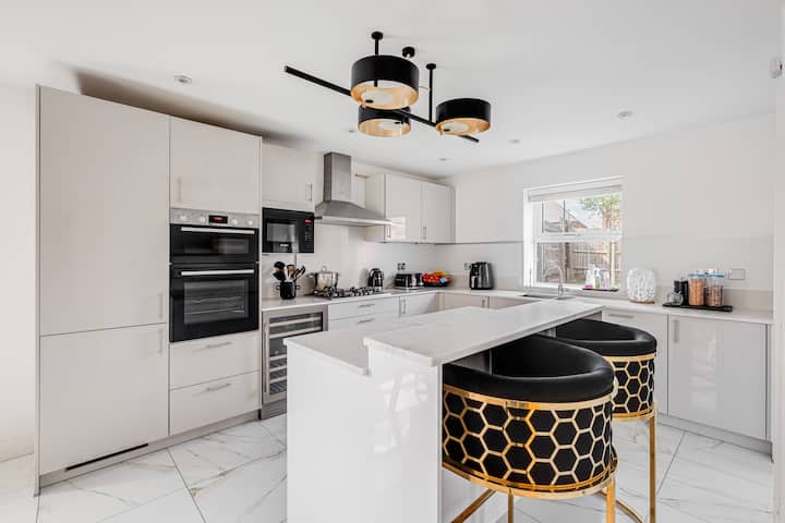 Premium Living Space In Rugby - Lutterworth
