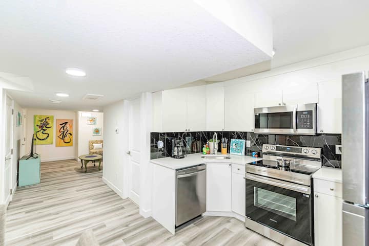 Functional Basement - Sleeps 5 Ac - Edmonton