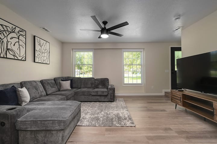 Cozy Family-friendly Home - Berea, OH