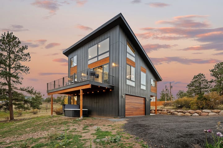 Modern Mtn Escape! Hot Tub | Fireplace | Views - Staunton State Park, Pine