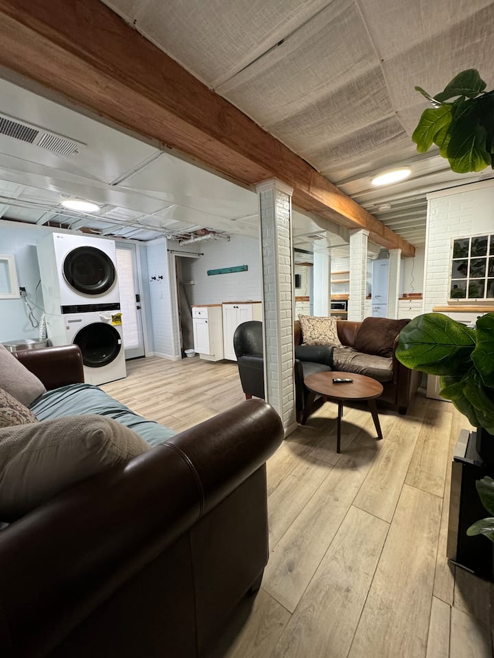 J Suite On John Smith - West Hartford, CT
