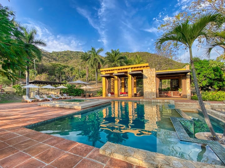 Historic Colonial Retreat Mango Farm 24ppl - Anapoima