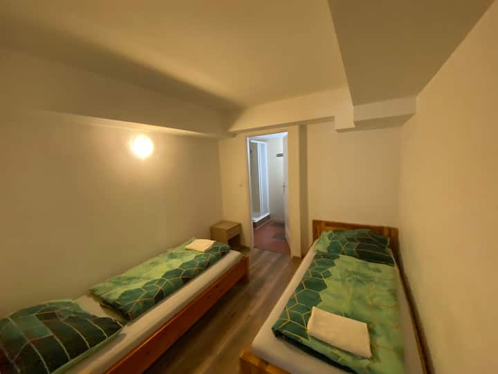 3-beds Room For Women With Bath - Bratislava