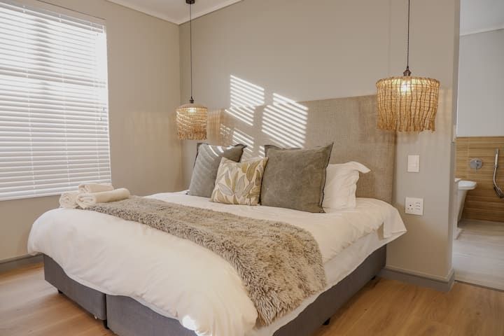 Stylish 3 Bed Near Golf Course - George