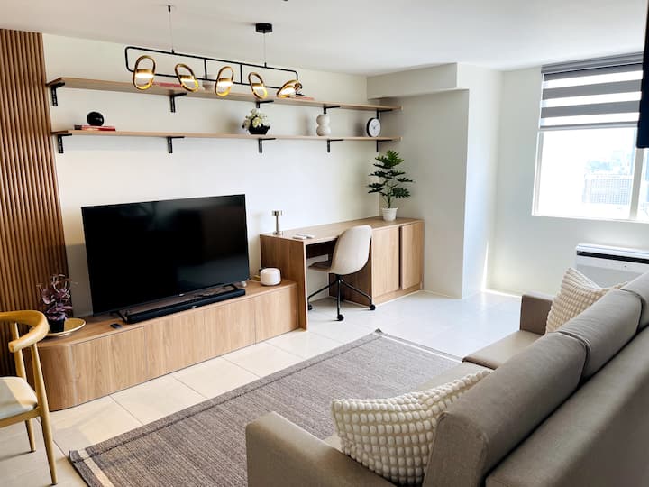 Penthouse 2br Condo At Ama Tower Residences - Makati