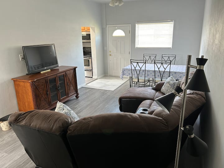 Cozy Hideaway - Melbourne, FL
