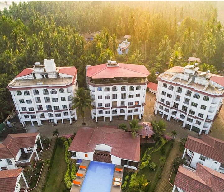 Cosy 2bhk With Big Pool N Garden Near Morjim Beach - Goa