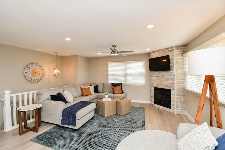 Spacious & Remodeled Hilltop Charmer
Pet Free - Sioux Falls, SD
