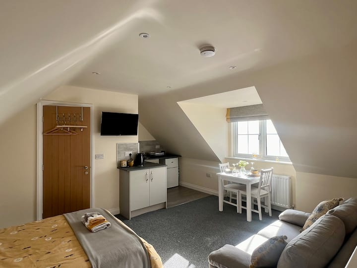 Brand New Self-contained Studio With Own Entrance - Louth
