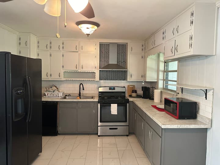 Quaint 2 Bedroom Abode - Jonesboro, GA