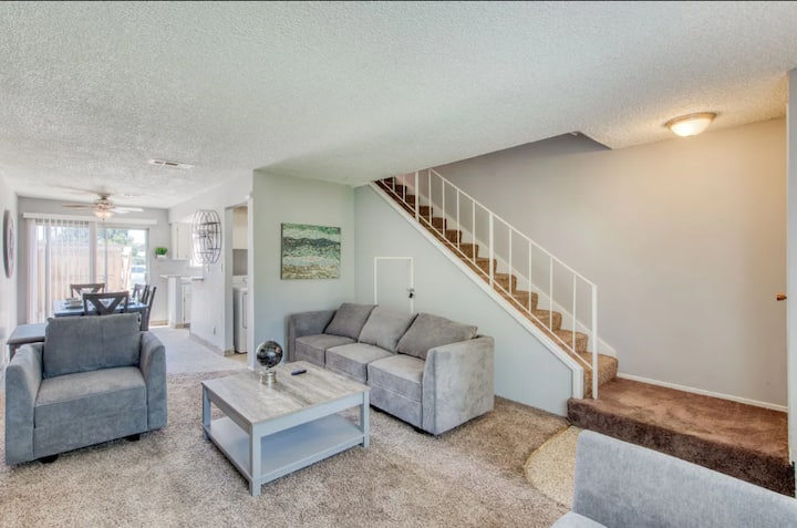 Lovely 2 Bedroom Condo In Quiet Location - Fresno, CA
