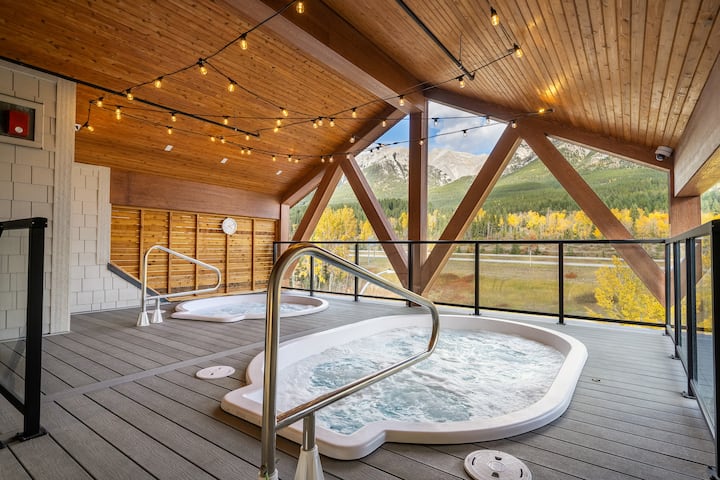 Your Mountain Escape! 20 Mins To Banff + Hot Tubs! - Canmore