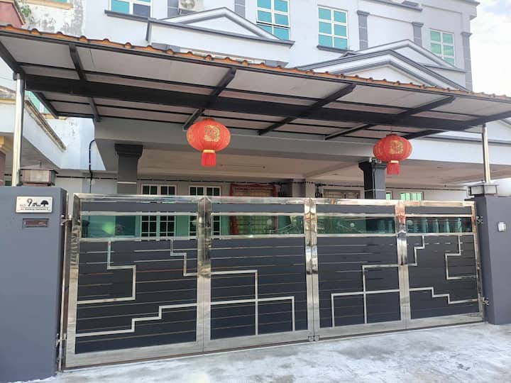 No.9 玖号東甲民宿 - Tangkak