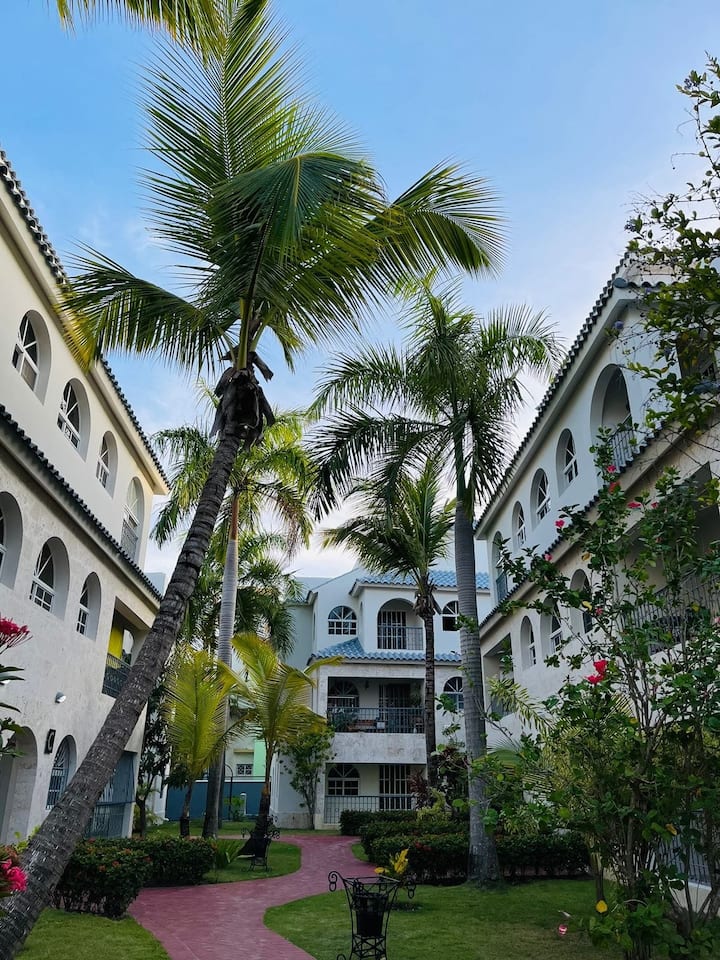 2nd Floor Condo - Walk To Beach - Caribe