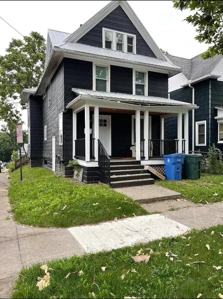 Modern Clean Rm- Walk To Uofr - Rochester, NY