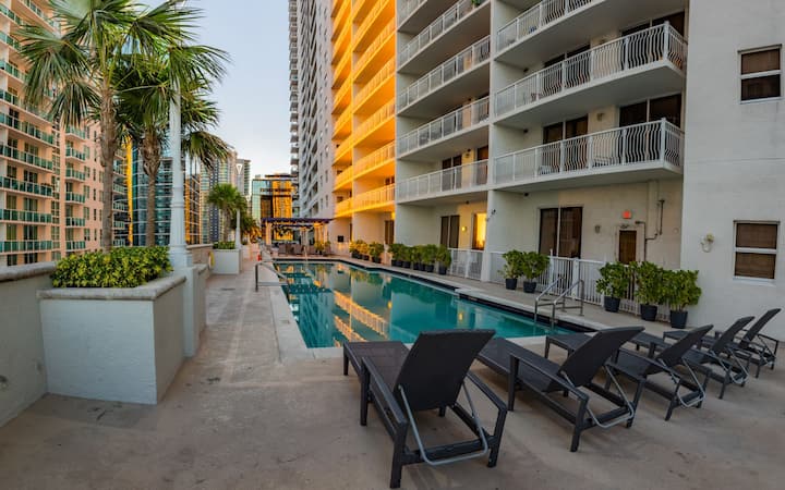 Brickell 1br Apt*pool+jacuzzi+free Parking - Miami, FL