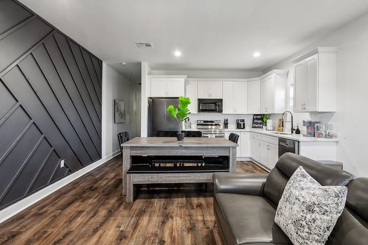 Luxury Nola 6 Bedroom Oasis - New Orleans, LA