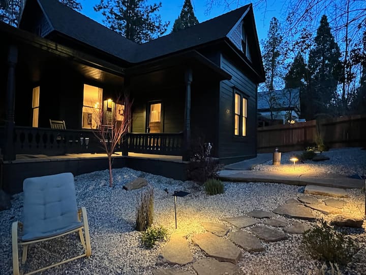 Emerald Green Victorian Charm - Nevada City, CA