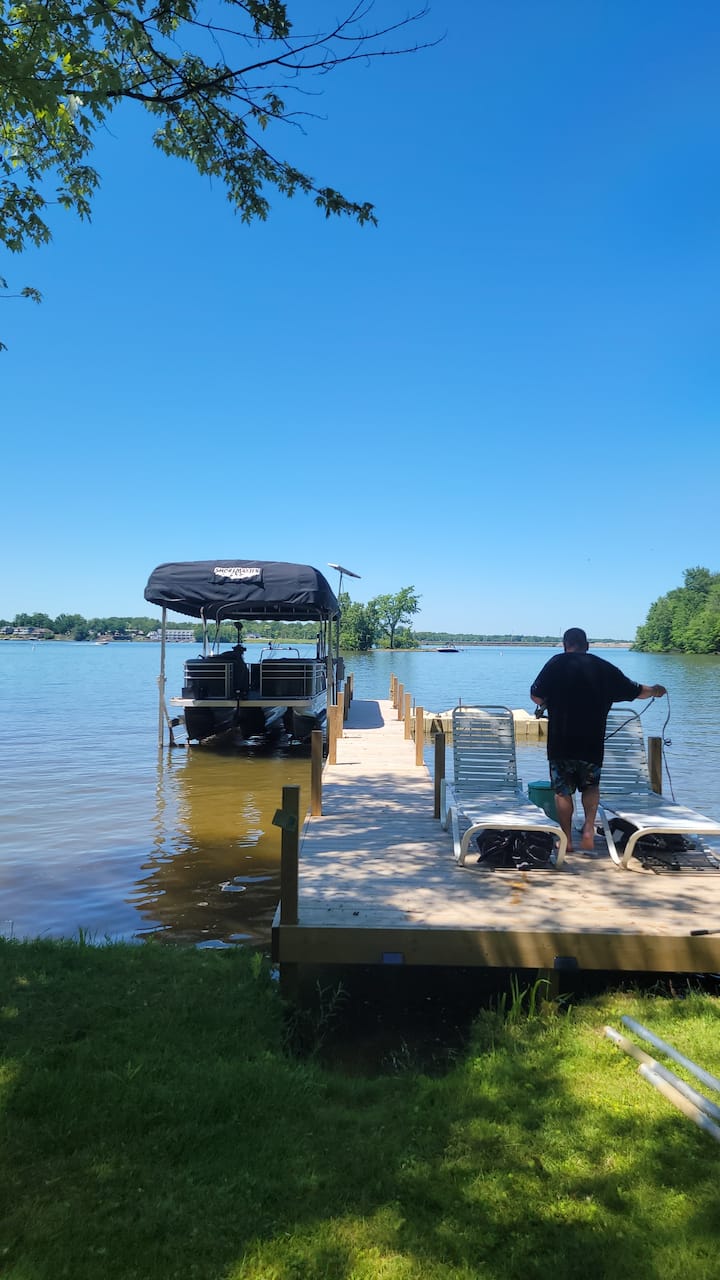 Brand New Lake House ! Hot Tub! - Lake Milton, OH