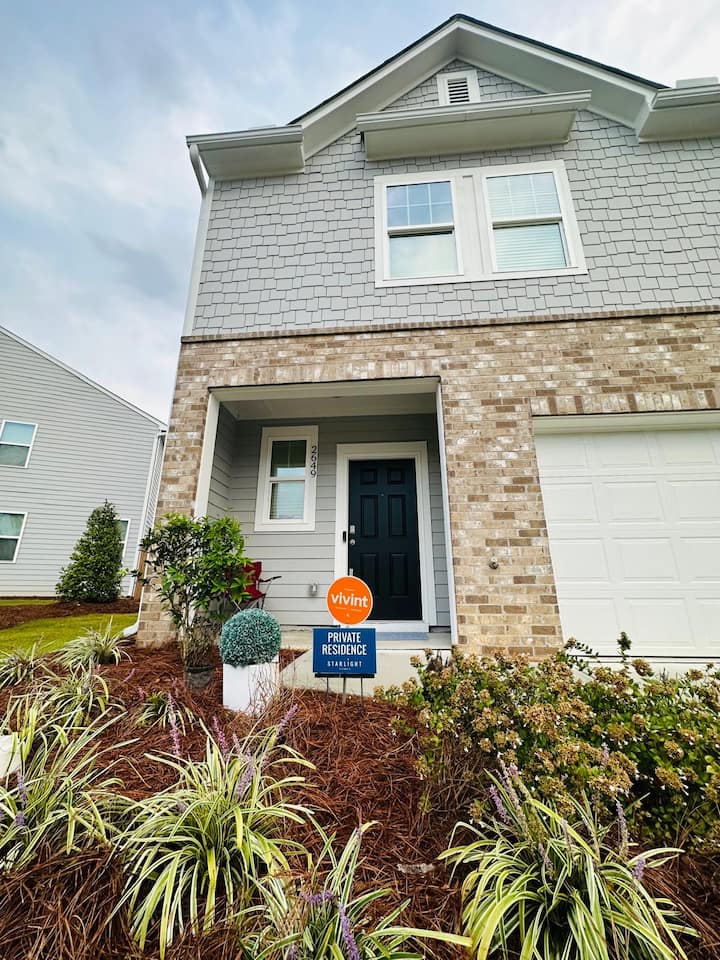 Modern Townhouse In A Prime Location! - Atlanta, GA