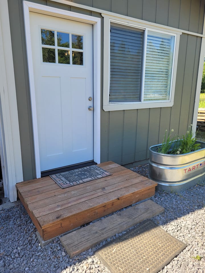 Kapowsin Country Bungalow - Ohop Lake, WA