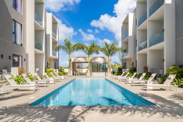 Grace Bay View Top Floor Condo - Turks and Caicos Islands