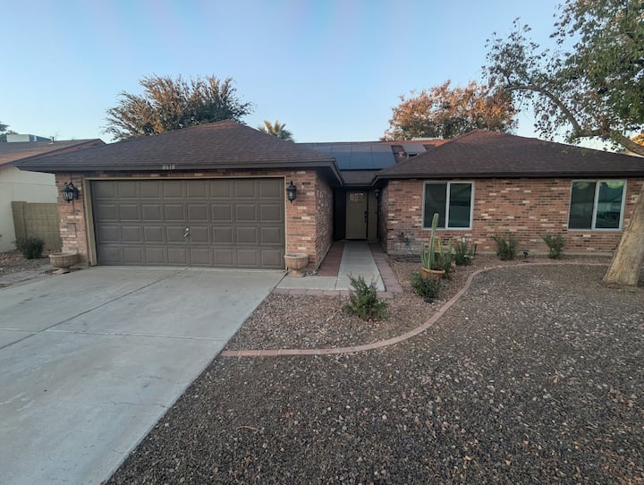 Cozy Nerd Sanctum Near To P83 & State Farm Stadium - Peoria, AZ
