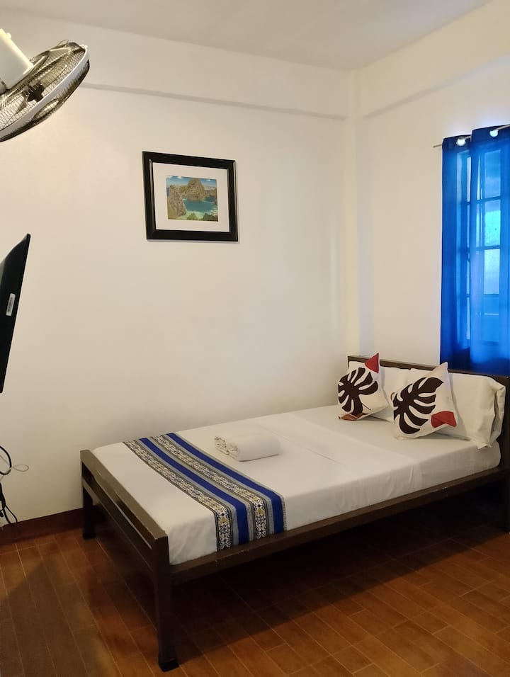 Budget Friendly Hotel In Town - Coron