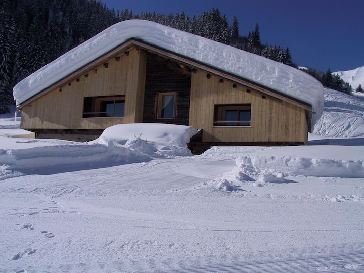 Refuge Des Skieurs Au Cœur De La Station D'arêches - Beaufort