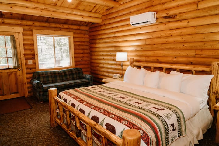 Aspen Accessible King Suite - Whitefish, MT