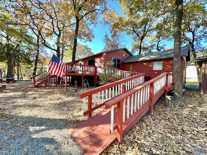 Cozy Lake Cabin | Hot Tub, Boat Parking/ramp, Park - Lake Texoma