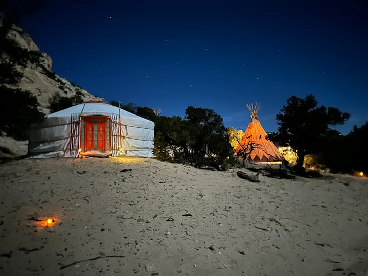 Hilltop Mongolian Yurt - Torrey, UT