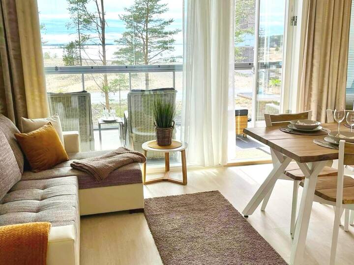 Merinäköalalla Ja Isolla Aurinkoisella Terassilla - Kalajoki