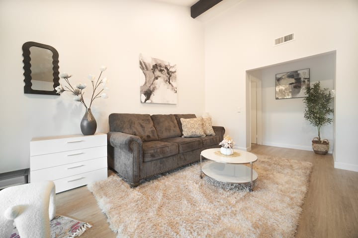 2 Tvs | Vaulted Ceiling | Private Kitchen&entrance - West Covina, CA