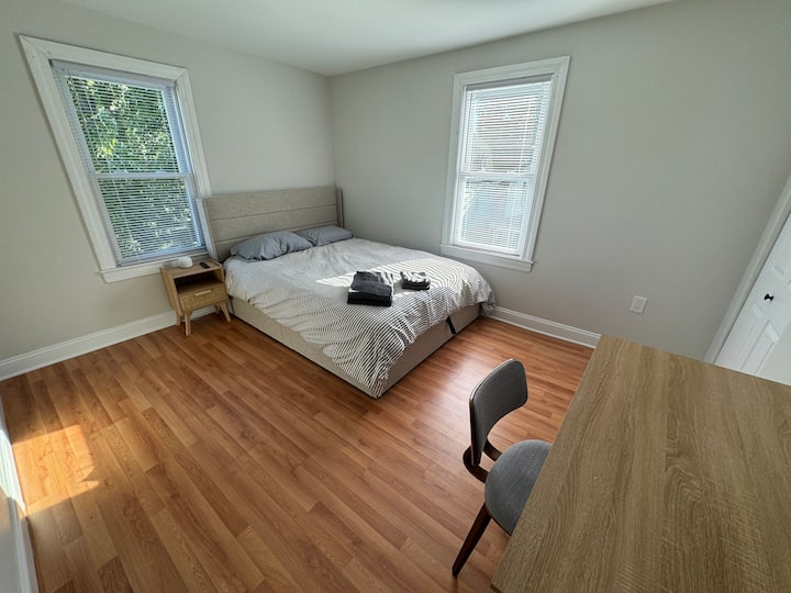 Private Bath, Free Parking, Only 10min To Boston - Somerville, MA