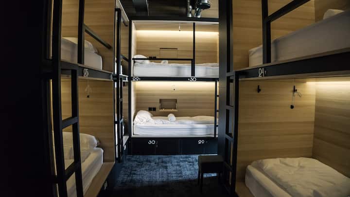 Cozy 26 Pod Shared Hostel Room - Reikiavik