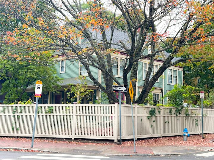 3br W/ Parking In Harvard Square - Boston, MA