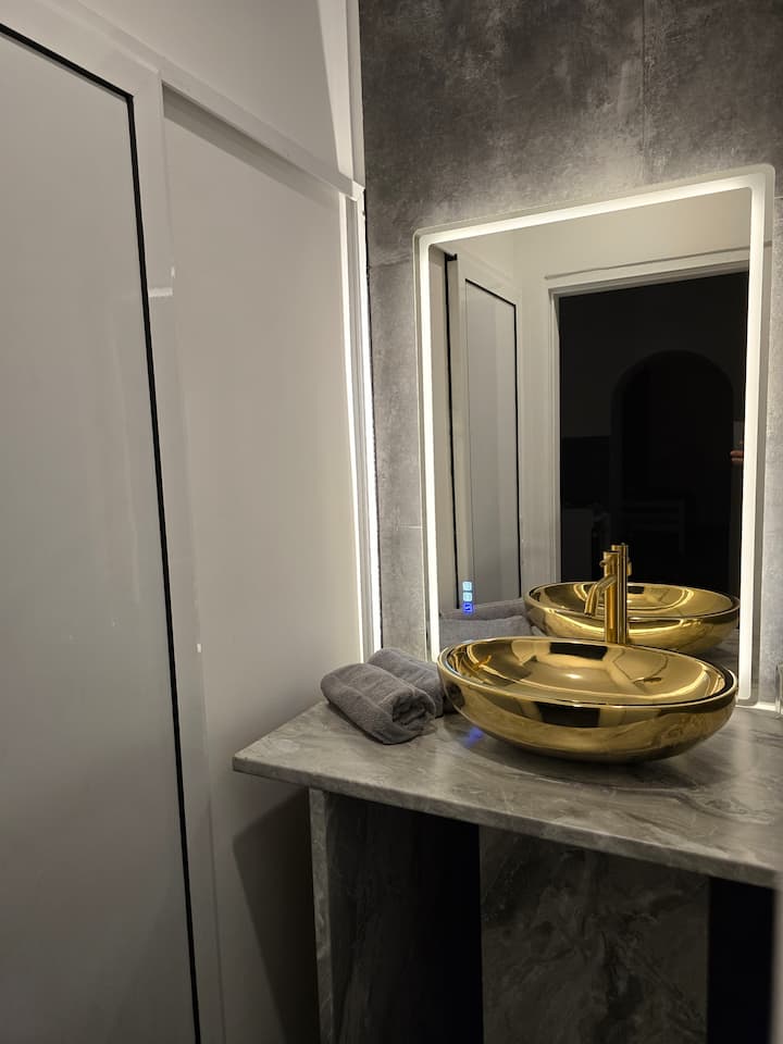 Modern, Kokett Und Preiswert! - Leoben