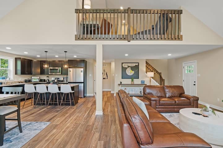 Spacious Chalet: Fireplace, Bbq, Patio & Gameroom - Albrightsville, PA