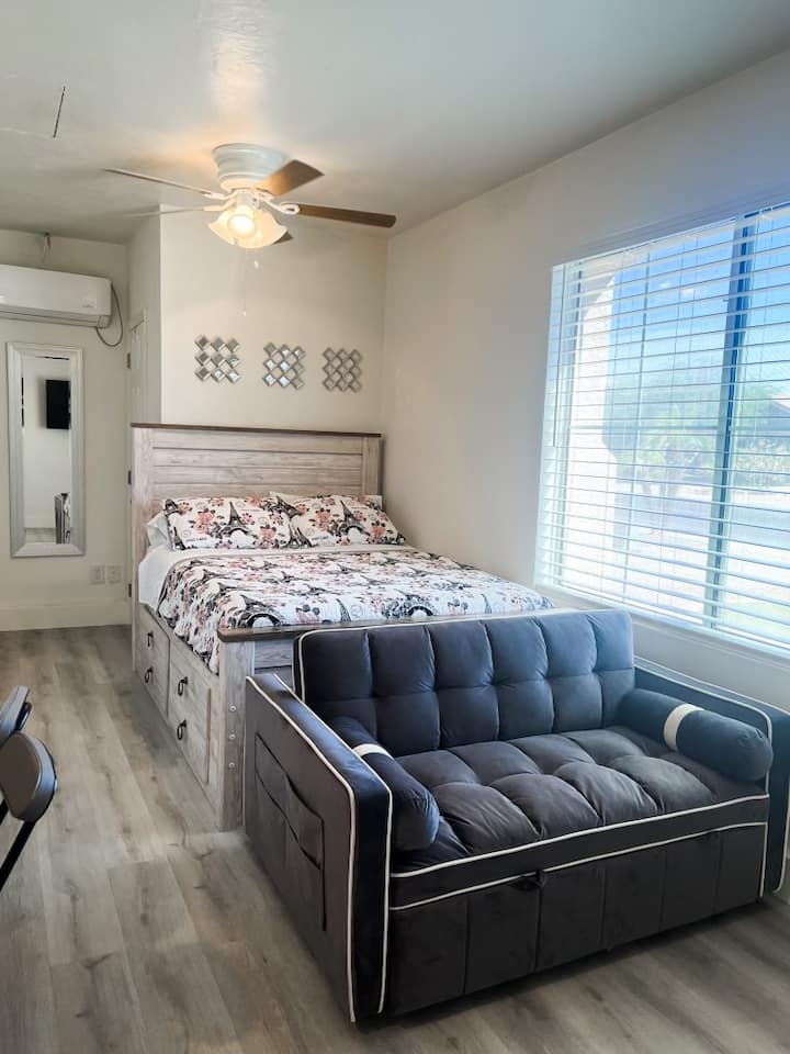 Charming Fully Furnished Studio - Sun City
