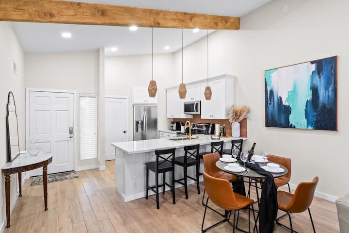 The Greenbelt Getaway Community Pool Access +Spa - Tempe, AZ