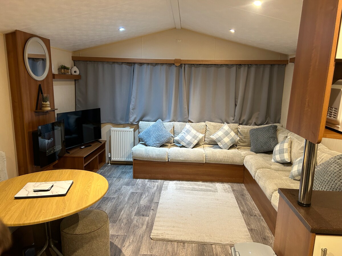 Nice clean spacious caravan - Campers/RVs for Rent in Lincolnshire ...