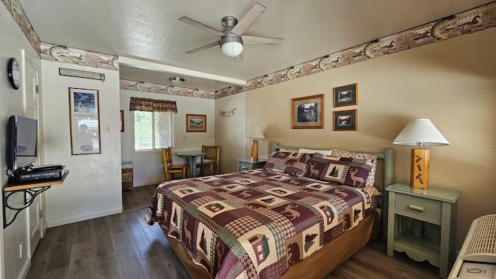 King Room With Kitchenette - Kernville, CA