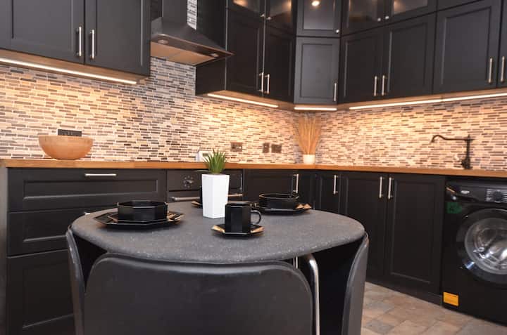 Luxury Coastal Retreat In Troon - Troon