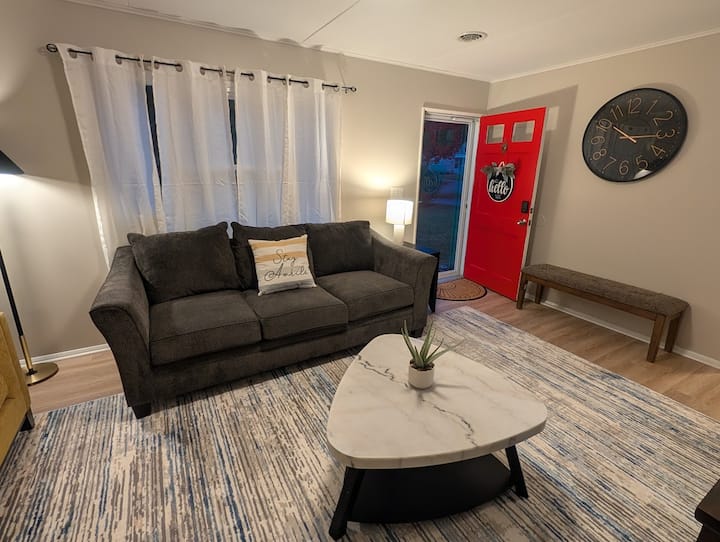 New Amazing Home Near Strong/uofr
W/ Ev Charger - Rochester, NY