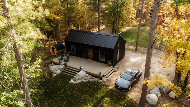 Modern Cabin With Cedar Barrel Sauna - Minnesota