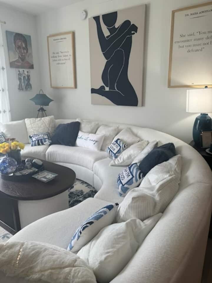 Ultra Modern Art Deco Apartment In Pompano Beach - Pompano Beach, FL