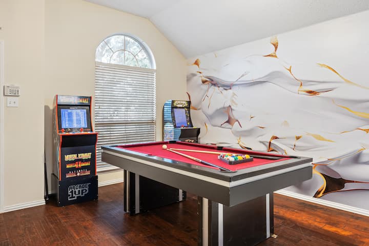 Kids-themed Home | Arcade & Pool Table | Sleeps 8 - Plano
